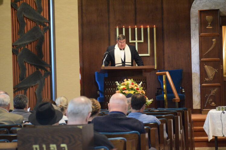 Yom HaShoah Ceremony At Temple Shalom Honors Past While Looking To ...